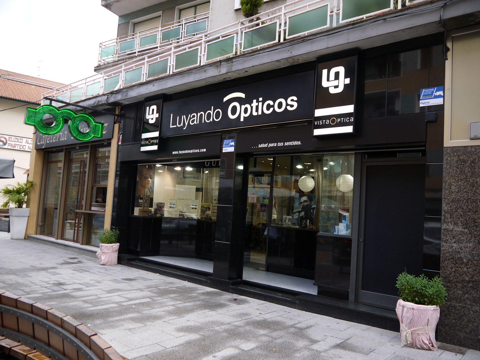 Luyando Ópticos - Gafas de sol y Técnicas primeras Marcas